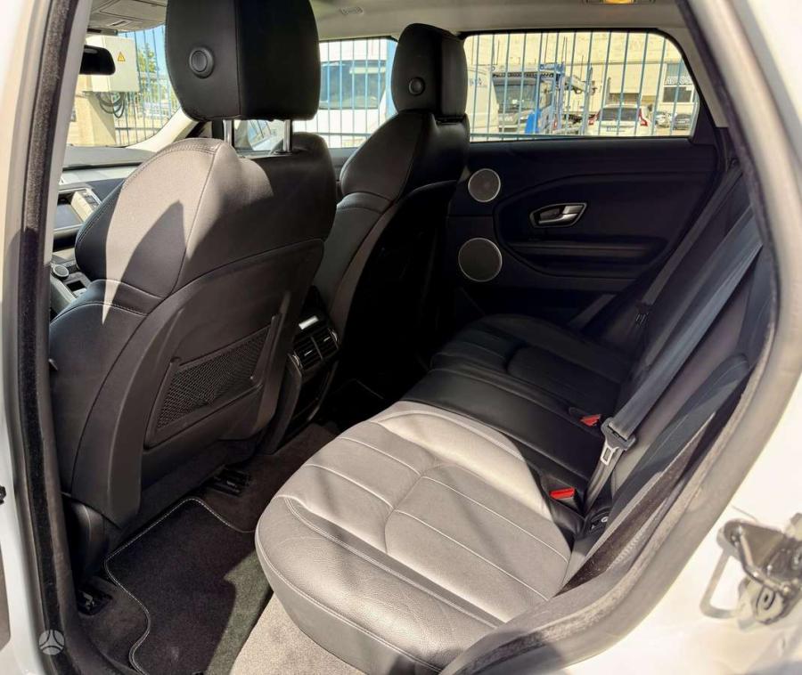 White Land Rover Range Rover Evoque 2017 in Panevezys, with an engine capacity of 2.00 L and mileage of 203 thousand km for 10700 €, photo 24 on AUTOMOTO.COM.LV