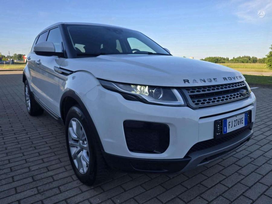 White Land Rover Range Rover Evoque 2017 in Panevezys, with an engine capacity of 2.00 L and mileage of 188 thousand km for 8899 €, photo 1 on AUTOMOTO.COM.LV