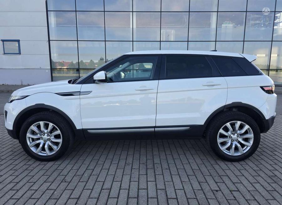 White Land Rover Range Rover Evoque 2017 in Panevezys, with an engine capacity of 2.00 L and mileage of 188 thousand km for 8899 €, photo 5 on AUTOMOTO.COM.LV