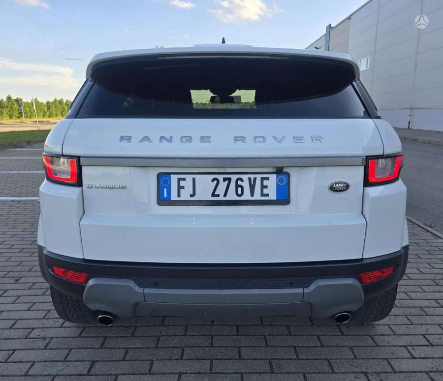 White Land Rover Range Rover Evoque 2017 in Panevezys, with an engine capacity of 2.00 L and mileage of 188 thousand km for 8899 €, photo 7 on AUTOMOTO.COM.LV