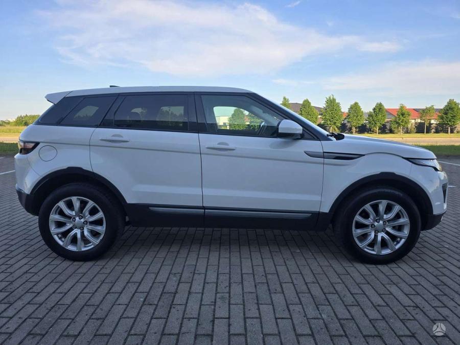 White Land Rover Range Rover Evoque 2017 in Panevezys, with an engine capacity of 2.00 L and mileage of 188 thousand km for 8899 €, photo 9 on AUTOMOTO.COM.LV