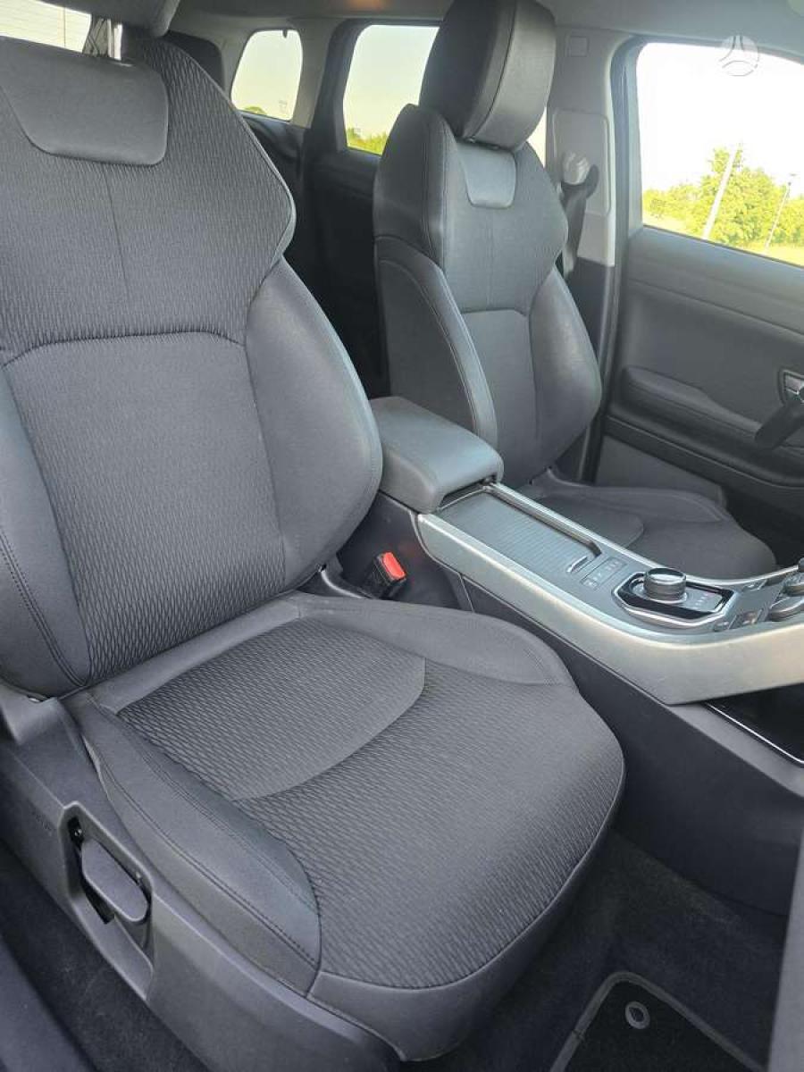White Land Rover Range Rover Evoque 2017 in Panevezys, with an engine capacity of 2.00 L and mileage of 188 thousand km for 8899 €, photo 14 on AUTOMOTO.COM.LV