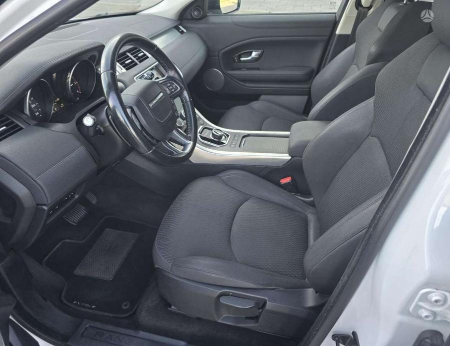 White Land Rover Range Rover Evoque 2017 in Panevezys, with an engine capacity of 2.00 L and mileage of 188 thousand km for 8899 €, photo 17 on AUTOMOTO.COM.LV