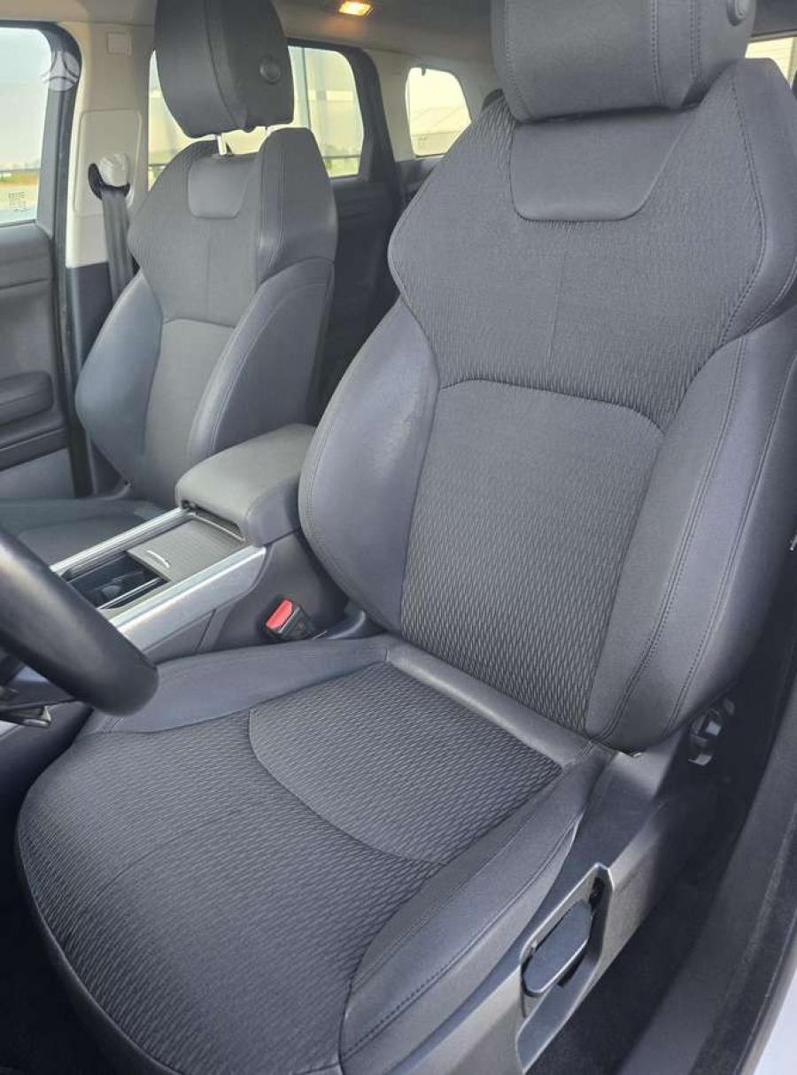 White Land Rover Range Rover Evoque 2017 in Panevezys, with an engine capacity of 2.00 L and mileage of 188 thousand km for 8899 €, photo 18 on AUTOMOTO.COM.LV