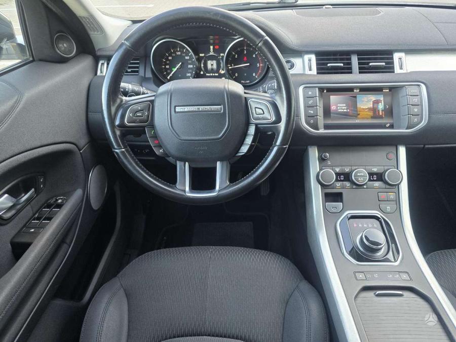 White Land Rover Range Rover Evoque 2017 in Panevezys, with an engine capacity of 2.00 L and mileage of 188 thousand km for 8899 €, photo 19 on AUTOMOTO.COM.LV