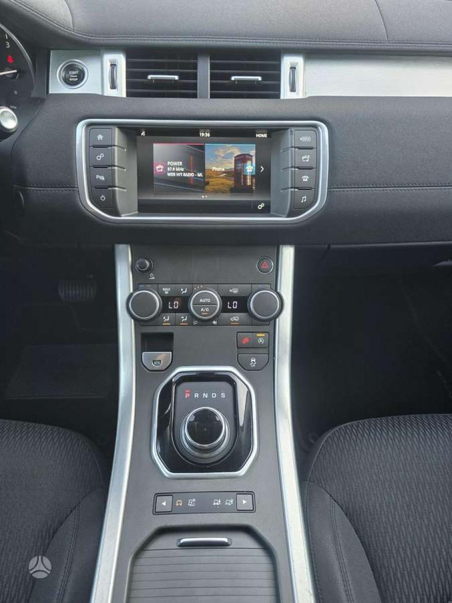White Land Rover Range Rover Evoque 2017 in Panevezys, with an engine capacity of 2.00 L and mileage of 188 thousand km for 8899 €, photo 25 on AUTOMOTO.COM.LV