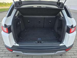 White Land Rover Range Rover Evoque 2017 in Panevezys, with an engine capacity of 2.00 L and mileage of 188 thousand km for 8899 €, photo 29 on AUTOMOTO.COM.LV