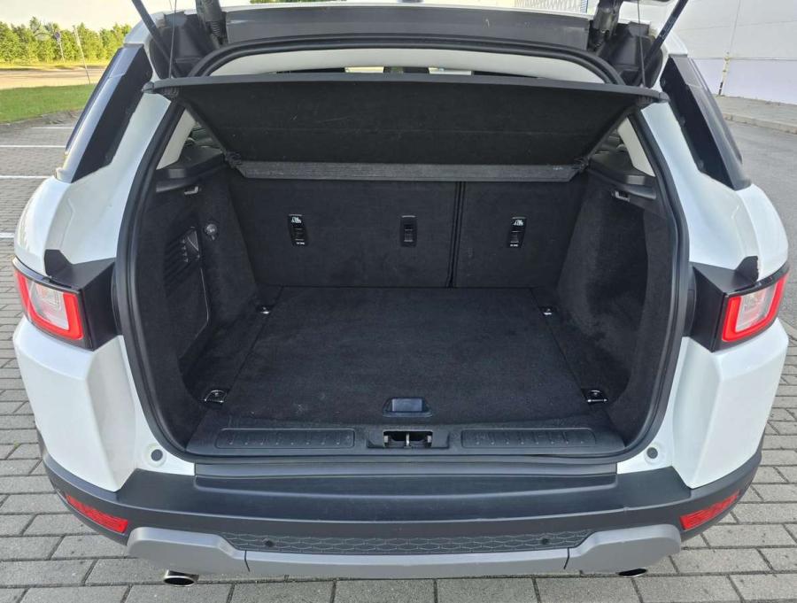 White Land Rover Range Rover Evoque 2017 in Panevezys, with an engine capacity of 2.00 L and mileage of 188 thousand km for 8899 €, photo 29 on AUTOMOTO.COM.LV