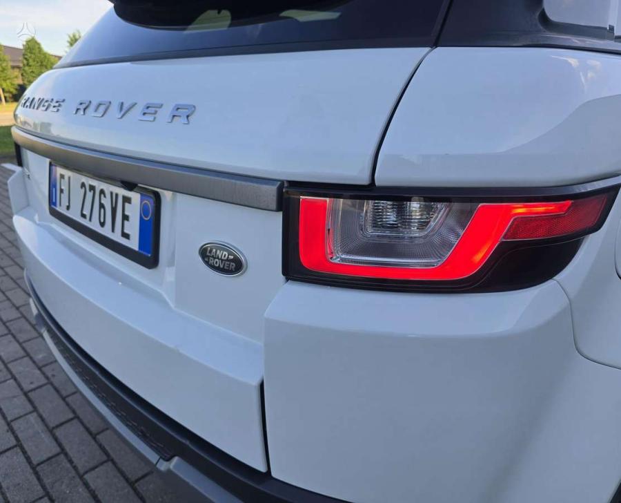 White Land Rover Range Rover Evoque 2017 in Panevezys, with an engine capacity of 2.00 L and mileage of 188 thousand km for 8899 €, photo 32 on AUTOMOTO.COM.LV