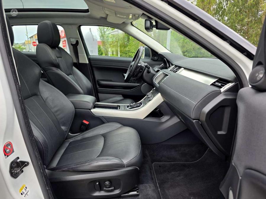 White Land Rover Range Rover Evoque 2017 in Taurage, with an engine capacity of 2.00 L and mileage of 215 thousand km for 10600 €, photo 13 on AUTOMOTO.COM.LV