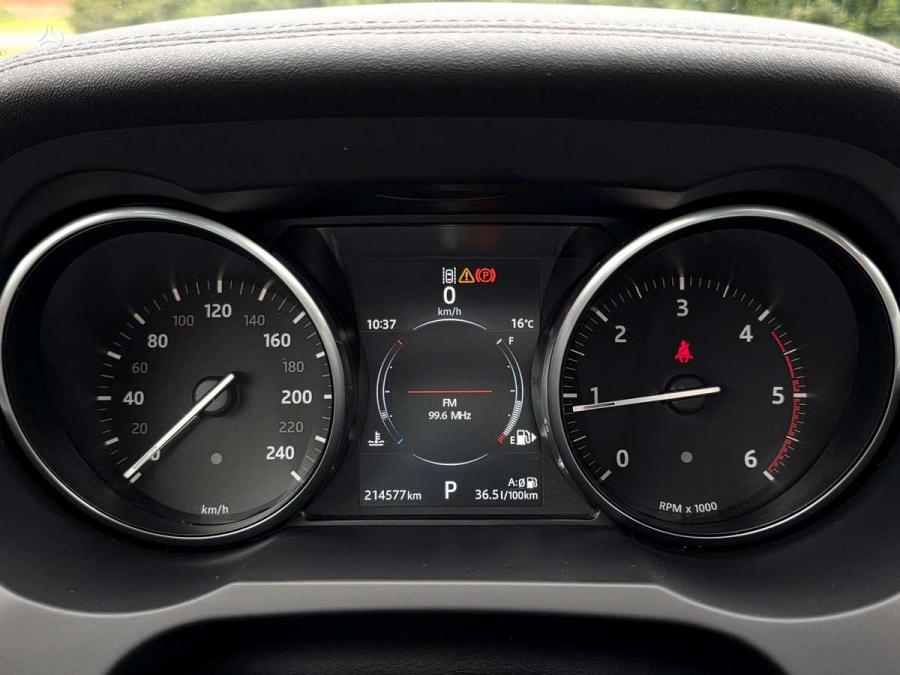 White Land Rover Range Rover Evoque 2017 in Taurage, with an engine capacity of 2.00 L and mileage of 215 thousand km for 10600 €, photo 18 on AUTOMOTO.COM.LV