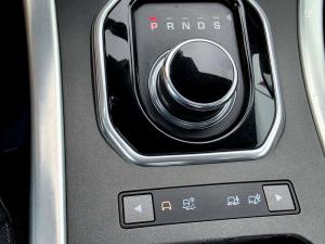 White Land Rover Range Rover Evoque 2017 in Taurage, with an engine capacity of 2.00 L and mileage of 215 thousand km for 10600 €, photo 30 on AUTOMOTO.COM.LV