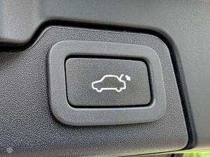White Land Rover Range Rover Evoque 2017 in Taurage, with an engine capacity of 2.00 L and mileage of 215 thousand km for 10600 €, photo 42 on AUTOMOTO.COM.LV