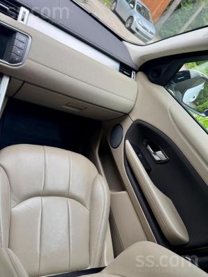 White Land Rover Range Rover Evoque 2017 in Jurmala, with an engine capacity of 2.00 L and mileage of 282 thousand km for 11999 €, photo 11 on AUTOMOTO.COM.LV