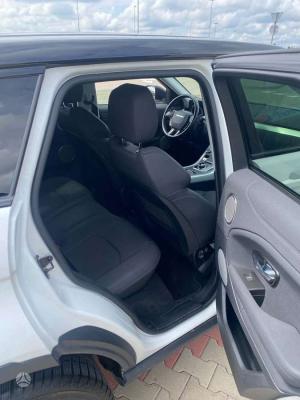 Balts Land Rover Range Rover Evoque 2017 Viļņa, ar dzinēja tilpumu 2.00 L un nobraukumu 140 tūkst. km par 12450 €, foto 14 vietnē AUTOMOTO.COM.LV