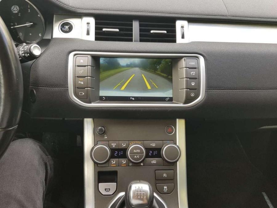 White Land Rover Range Rover Evoque 2017 in Siauliai, with an engine capacity of 2.00 L and mileage of 170 thousand km for 8900 €, photo 17 on AUTOMOTO.COM.LV
