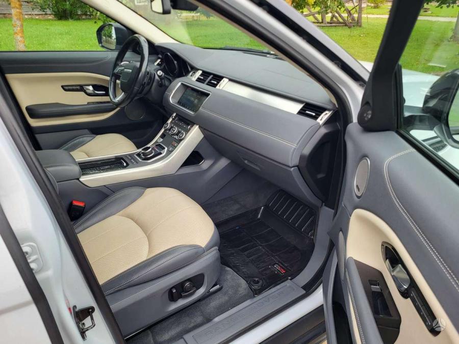 Balts Land Rover Range Rover Evoque 2017 Šauļi, ar dzinēja tilpumu 2.00 L un nobraukumu 156 tūkst. km par 10900 €, foto 10 vietnē AUTOMOTO.COM.LV