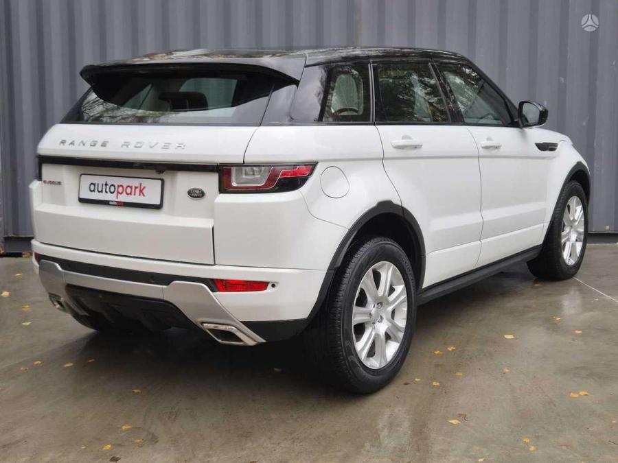 White Land Rover Range Rover Evoque 2018 in Vilnius, with an engine capacity of 2.00 L and mileage of 119 thousand km for 13900 €, photo 3 on AUTOMOTO.COM.LV