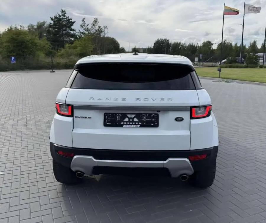 White Land Rover Range Rover Evoque 2018 in Telschi, with an engine capacity of 2.00 L and mileage of 162 thousand km for 9290 €, photo 9 on AUTOMOTO.COM.LV