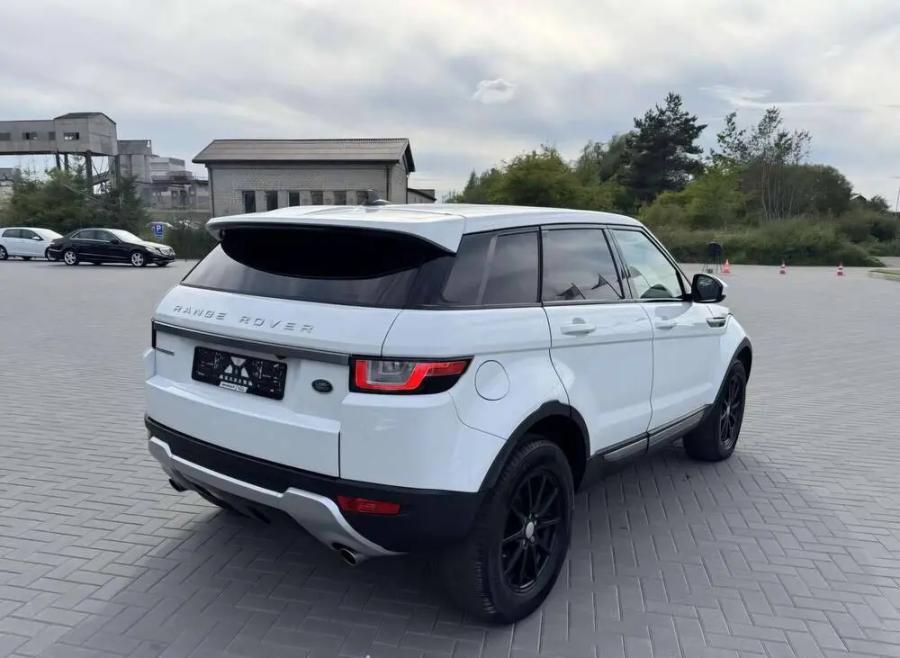 White Land Rover Range Rover Evoque 2018 in Telschi, with an engine capacity of 2.00 L and mileage of 162 thousand km for 9290 €, photo 10 on AUTOMOTO.COM.LV