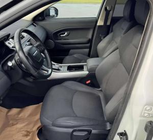 White Land Rover Range Rover Evoque 2018 in Telschi, with an engine capacity of 2.00 L and mileage of 162 thousand km for 9290 €, photo 13 on AUTOMOTO.COM.LV