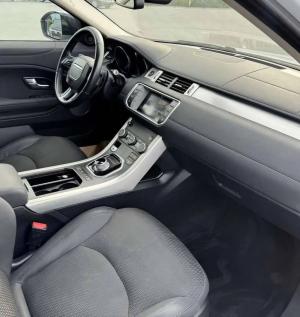 White Land Rover Range Rover Evoque 2018 in Telschi, with an engine capacity of 2.00 L and mileage of 162 thousand km for 9290 €, photo 16 on AUTOMOTO.COM.LV