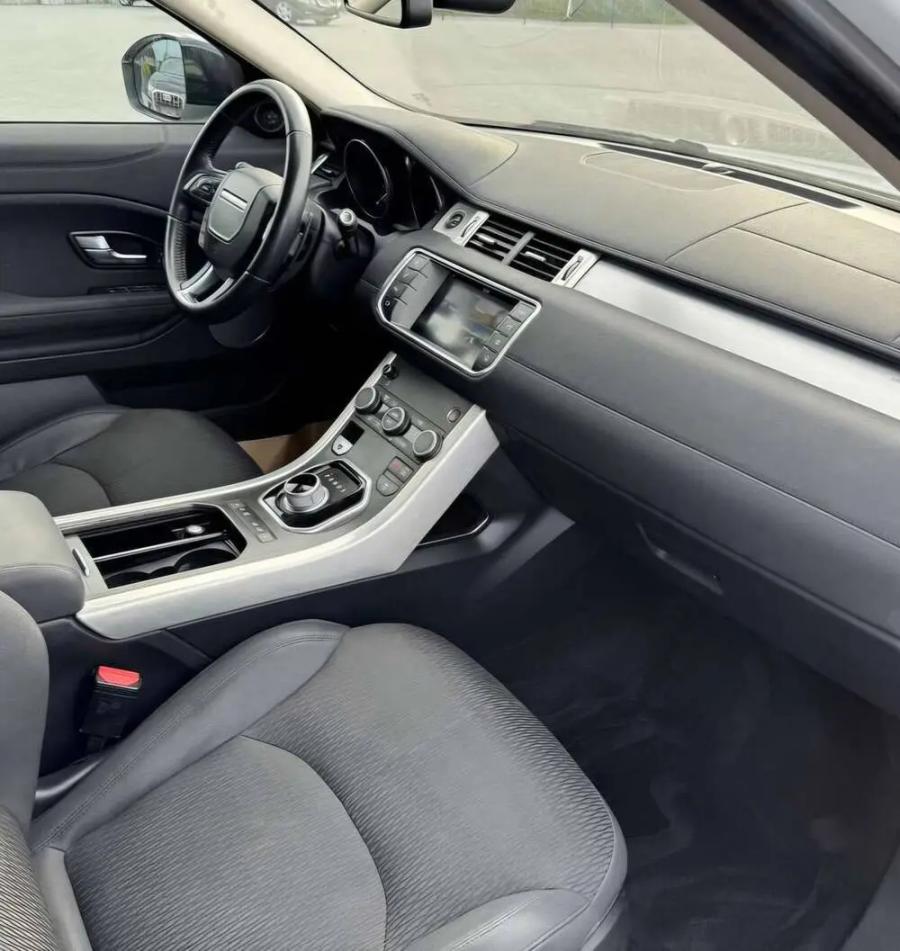 White Land Rover Range Rover Evoque 2018 in Telschi, with an engine capacity of 2.00 L and mileage of 162 thousand km for 9290 €, photo 16 on AUTOMOTO.COM.LV