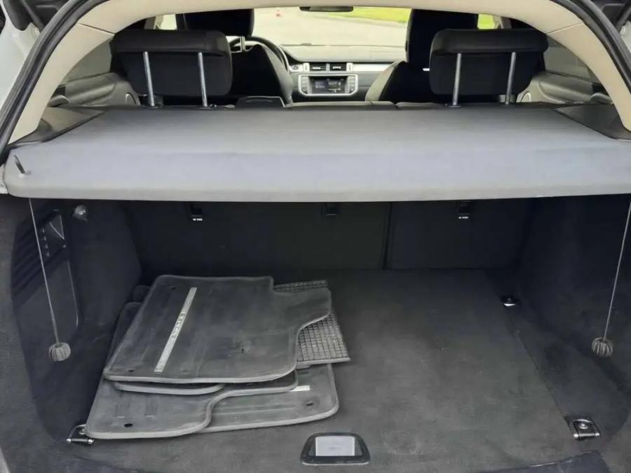 White Land Rover Range Rover Evoque 2018 in Telschi, with an engine capacity of 2.00 L and mileage of 162 thousand km for 9290 €, photo 19 on AUTOMOTO.COM.LV