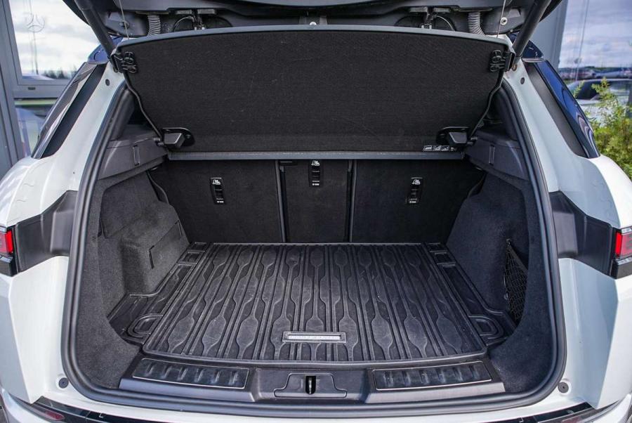 Balts Land Rover Range Rover Evoque 2023 Kauņa, ar dzinēja tilpumu 2.00 L un nobraukumu 42 tūkst. km par 30950 €, foto 12 vietnē AUTOMOTO.COM.LV