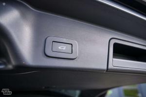 Balts Land Rover Range Rover Evoque 2023 Kauņa, ar dzinēja tilpumu 2.00 L un nobraukumu 42 tūkst. km par 30950 €, foto 13 vietnē AUTOMOTO.COM.LV