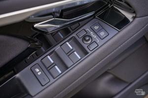 Balts Land Rover Range Rover Evoque 2023 Kauņa, ar dzinēja tilpumu 2.00 L un nobraukumu 42 tūkst. km par 30950 €, foto 30 vietnē AUTOMOTO.COM.LV
