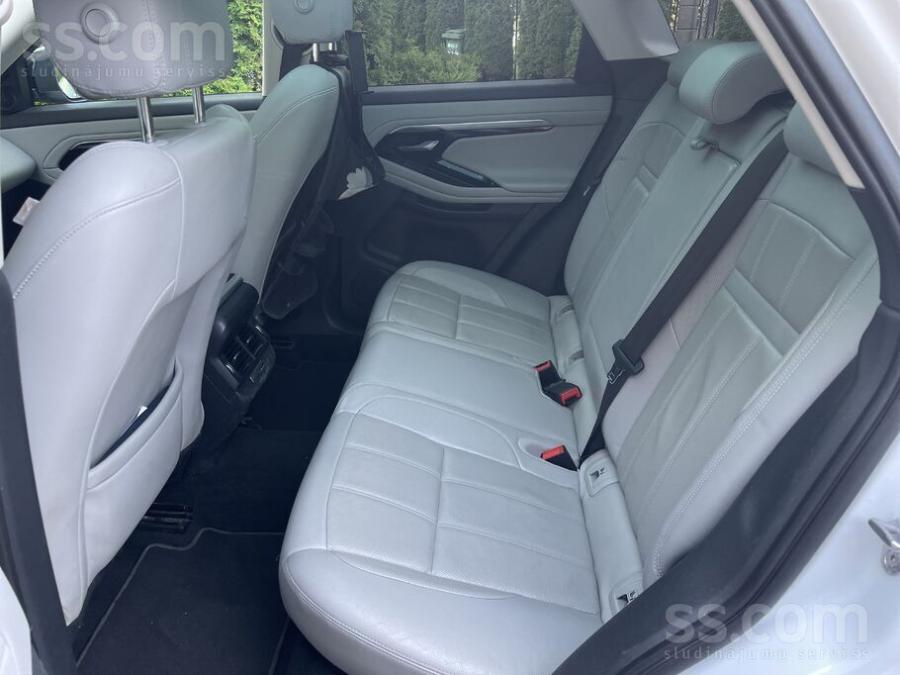 White Land Rover Range Rover Evoque 2019 in Riga, with an engine capacity of 2.00 L and mileage of 126 thousand km for 24990 €, photo 6 on AUTOMOTO.COM.LV
