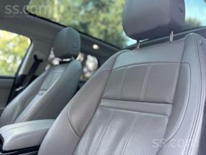 White Land Rover Range Rover Evoque 2019 in Riga, with an engine capacity of 2.00 L and mileage of 126 thousand km for 24990 €, photo 8 on AUTOMOTO.COM.LV