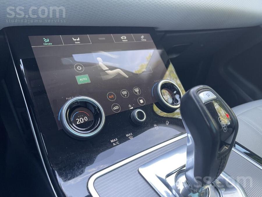 White Land Rover Range Rover Evoque 2019 in Riga, with an engine capacity of 2.00 L and mileage of 126 thousand km for 24990 €, photo 12 on AUTOMOTO.COM.LV