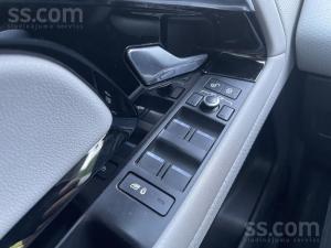 White Land Rover Range Rover Evoque 2019 in Riga, with an engine capacity of 2.00 L and mileage of 126 thousand km for 24990 €, photo 13 on AUTOMOTO.COM.LV