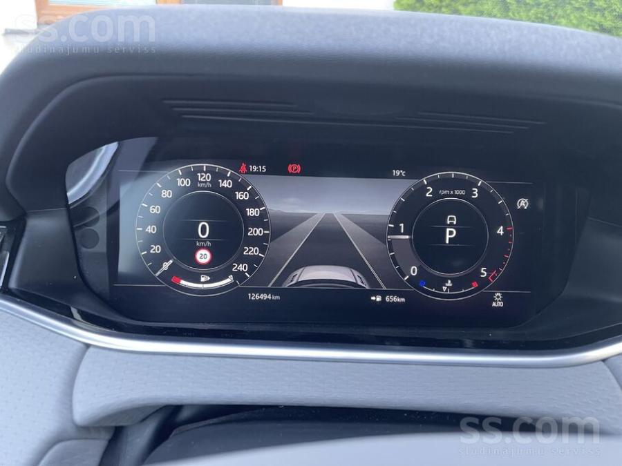 White Land Rover Range Rover Evoque 2019 in Riga, with an engine capacity of 2.00 L and mileage of 126 thousand km for 18990 €, photo 8 on AUTOMOTO.COM.LV