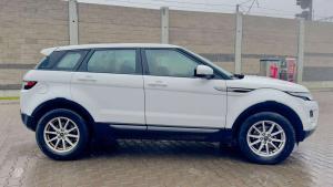 White Land Rover Range Rover Evoque 2013 in Vilnius, with an engine capacity of 2.20 L and mileage of 99 thousand km for 5000 €, photo 7 on AUTOMOTO.COM.LV