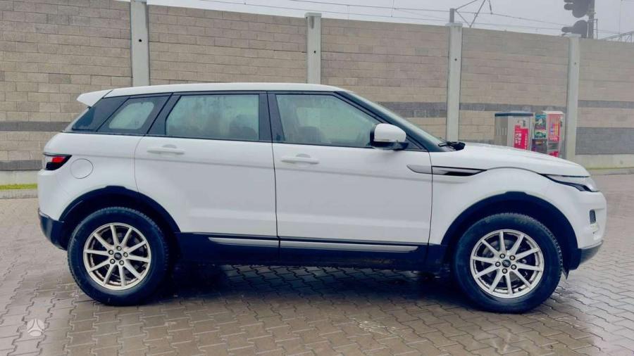 White Land Rover Range Rover Evoque 2013 in Vilnius, with an engine capacity of 2.20 L and mileage of 99 thousand km for 5000 €, photo 7 on AUTOMOTO.COM.LV