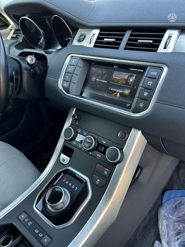 White Land Rover Range Rover Evoque 2016 in Panevezys, with an engine capacity of 2.00 L and mileage of 190 thousand km for 9190 €, photo 11 on AUTOMOTO.COM.LV