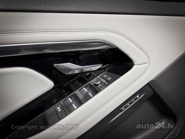 White Land Rover Range Rover Evoque 2019 in Tallinn, with an engine capacity of 2.00 L and mileage of 95 thousand km for 27600 €, photo 5 on AUTOMOTO.COM.LV