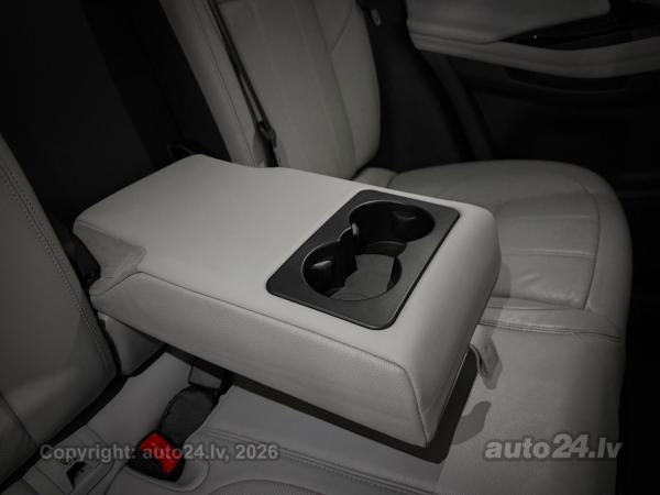 White Land Rover Range Rover Evoque 2019 in Tallinn, with an engine capacity of 2.00 L and mileage of 95 thousand km for 27600 €, photo 10 on AUTOMOTO.COM.LV