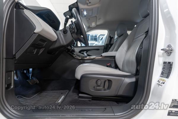 Balts Land Rover Range Rover Evoque 2024 Tallina, ar dzinēja tilpumu 2.00 L un nobraukumu 44 tūkst. km par 42500 €, foto 6 vietnē AUTOMOTO.COM.LV