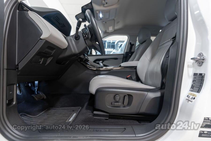 Balts Land Rover Range Rover Evoque 2024 Tallina, ar dzinēja tilpumu 2.00 L un nobraukumu 44 tūkst. km par 42500 €, foto 6 vietnē AUTOMOTO.COM.LV