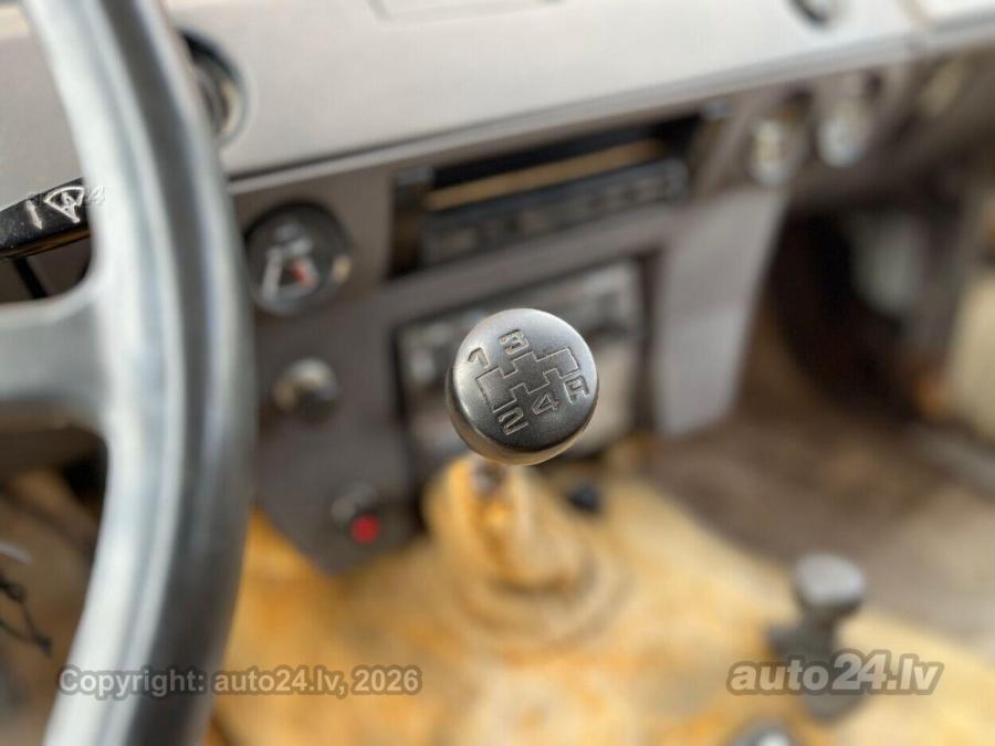 Zaļš Land Rover Range Rover 1983 Tallina, ar dzinēja tilpumu 3.50 L un nobraukumu 75 tūkst. km par 7700 €, foto 12 vietnē AUTOMOTO.COM.LV