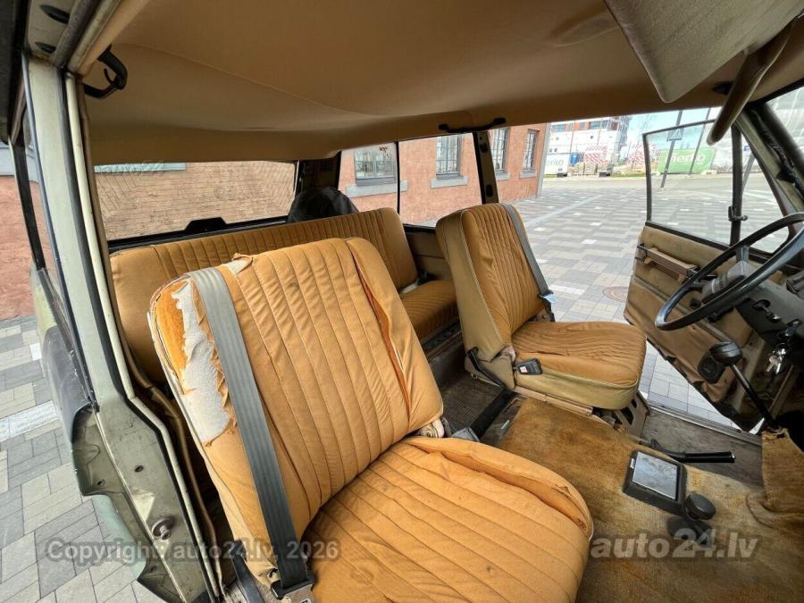 Zaļš Land Rover Range Rover 1983 Tallina, ar dzinēja tilpumu 3.50 L un nobraukumu 75 tūkst. km par 7700 €, foto 15 vietnē AUTOMOTO.COM.LV