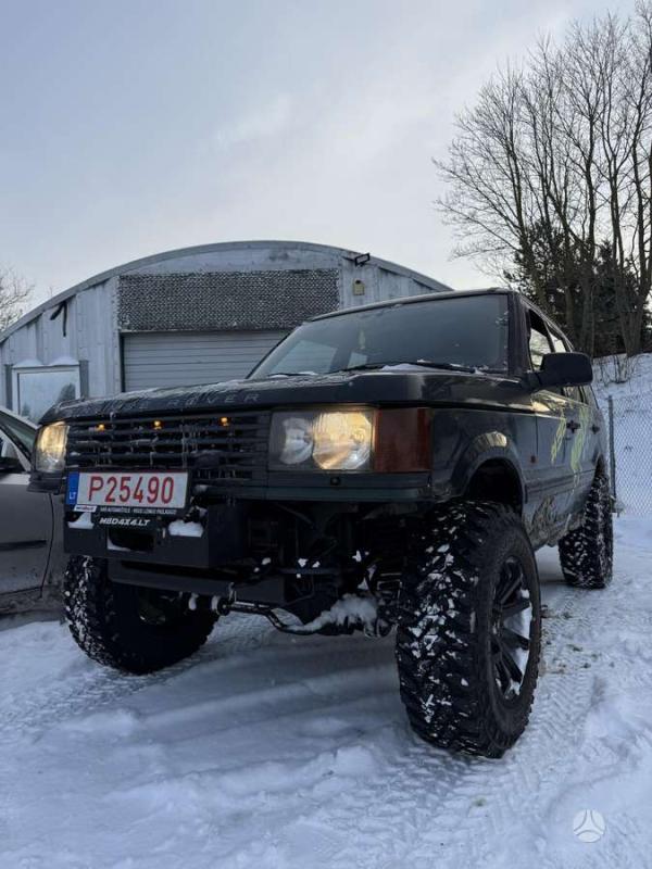 Green Land Rover Range Rover 1997 in Siauliai, with an engine capacity of 2.50 L and mileage of 377 thousand km for 3350 €, photo 1 on AUTOMOTO.COM.LV