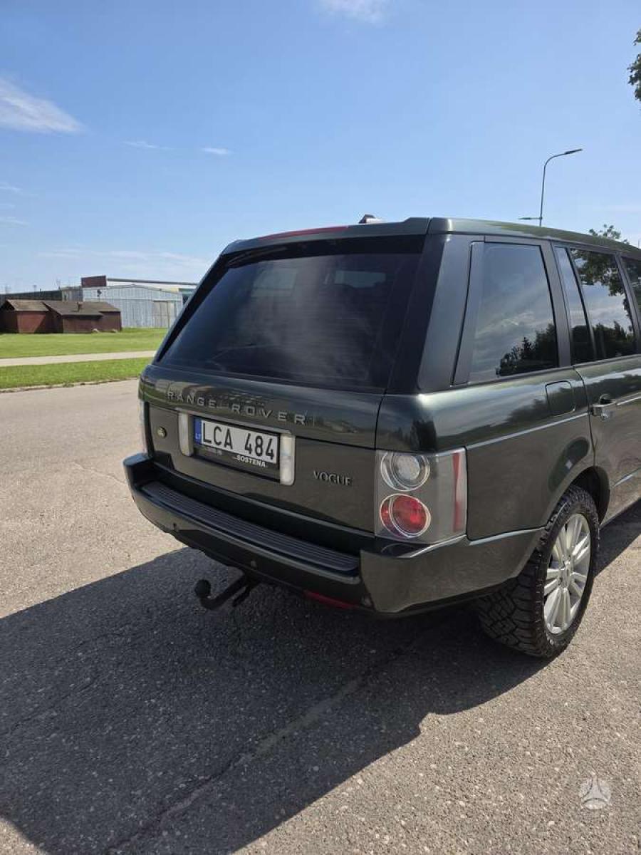 Zaļš Land Rover Range Rover 2006 Viļņa, ar dzinēja tilpumu 2.93 L un nobraukumu 390 tūkst. km par 5500 €, foto 8 vietnē AUTOMOTO.COM.LV