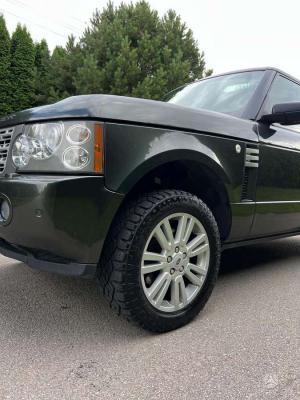 Zaļš Land Rover Range Rover 2006 Viļņa, ar dzinēja tilpumu 2.93 L un nobraukumu 390 tūkst. km par 5500 €, foto 12 vietnē AUTOMOTO.COM.LV
