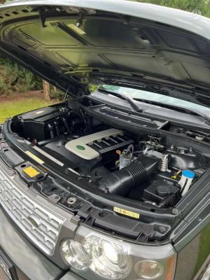 Zaļš Land Rover Range Rover 2006 Viļņa, ar dzinēja tilpumu 2.93 L un nobraukumu 390 tūkst. km par 5500 €, foto 18 vietnē AUTOMOTO.COM.LV