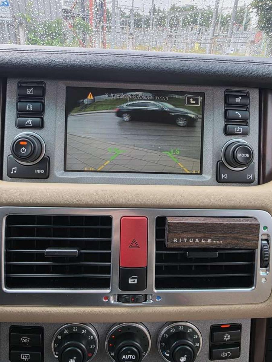 Zaļš Land Rover Range Rover 2006 Viļņa, ar dzinēja tilpumu 2.93 L un nobraukumu 390 tūkst. km par 5500 €, foto 20 vietnē AUTOMOTO.COM.LV